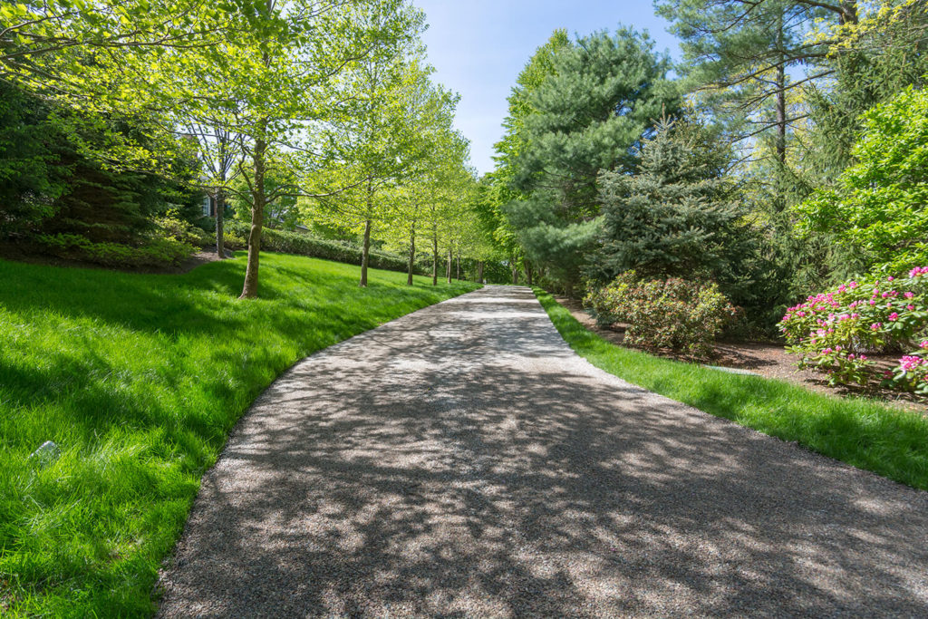 Tar And Chip Driveway - Chip Seal Driveway